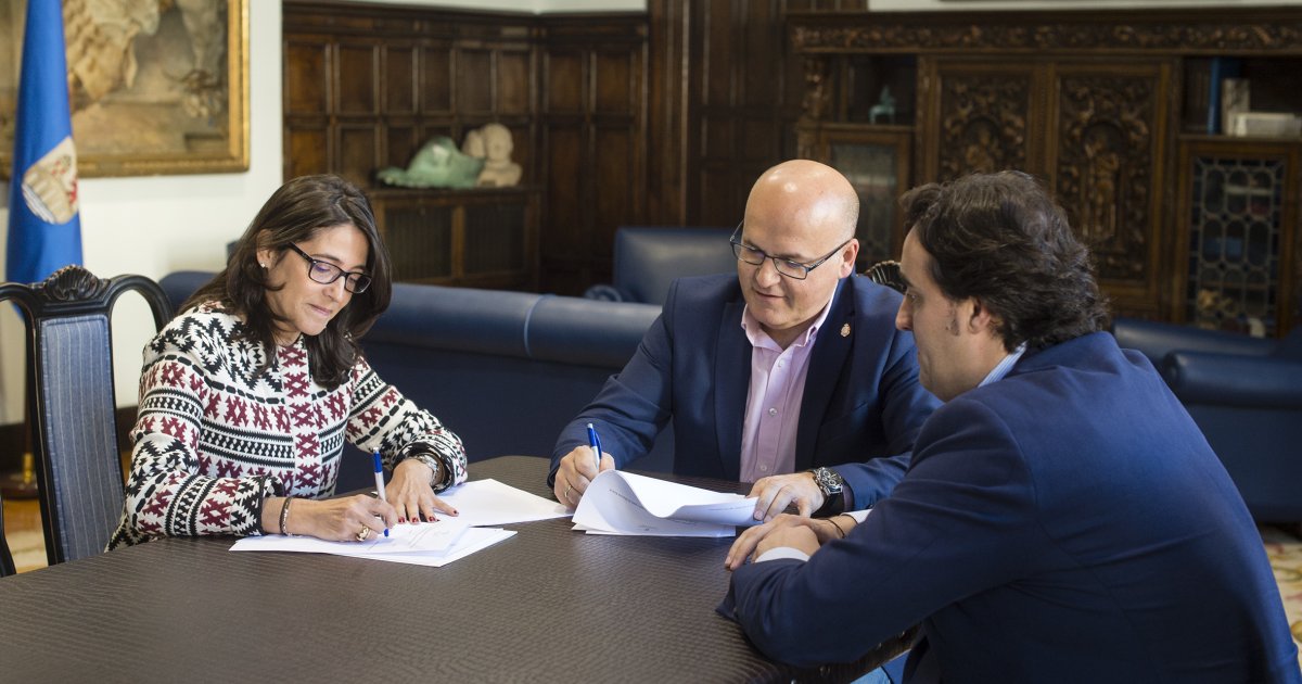 Baltar nomea a directora que controlará ao xefe de persoal da ...